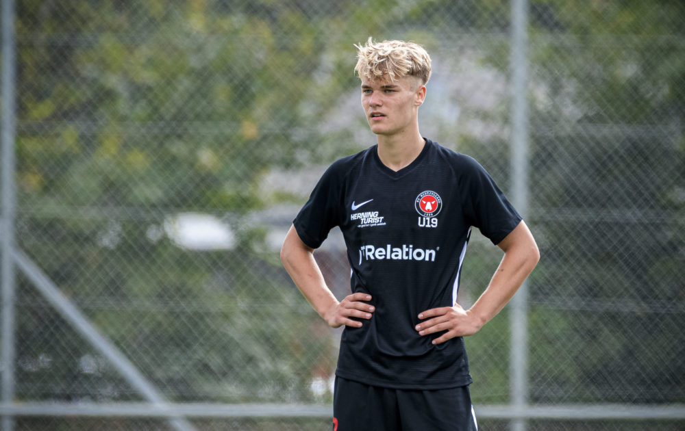 Mads Nybo Lauritsen underskriver ny aftale