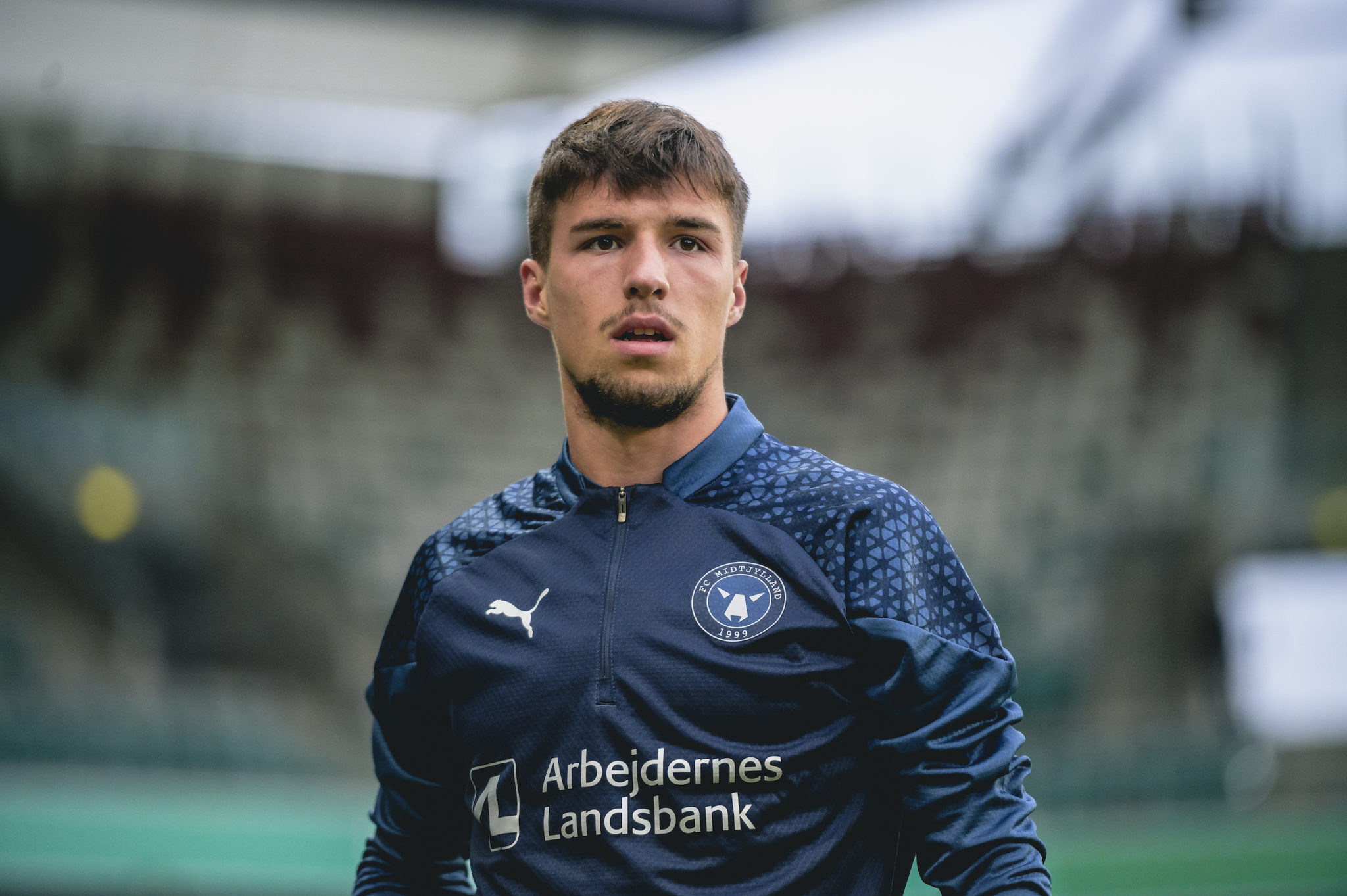 Portræt af Adam Gabriel: FCM's nye højre back skiller sig ud fra mængden