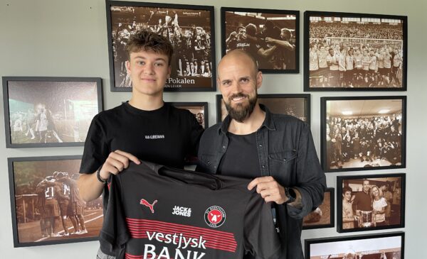 Årets Udviklingsspiller forlænger med FC Midtjylland